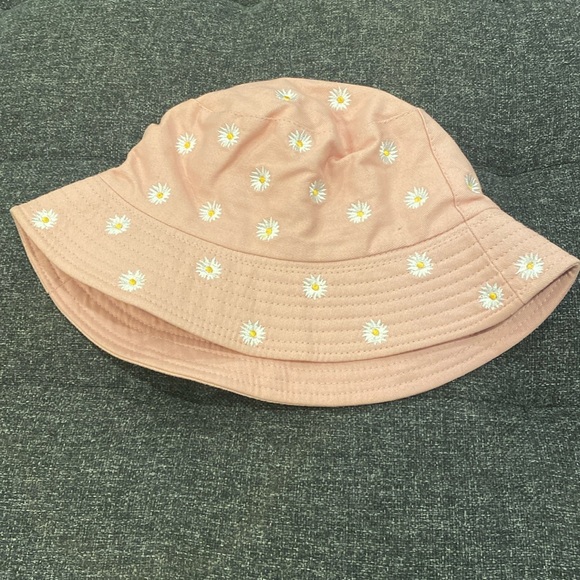 Forever 21 | Accessories | Daisy Bucket Hat | Poshmark